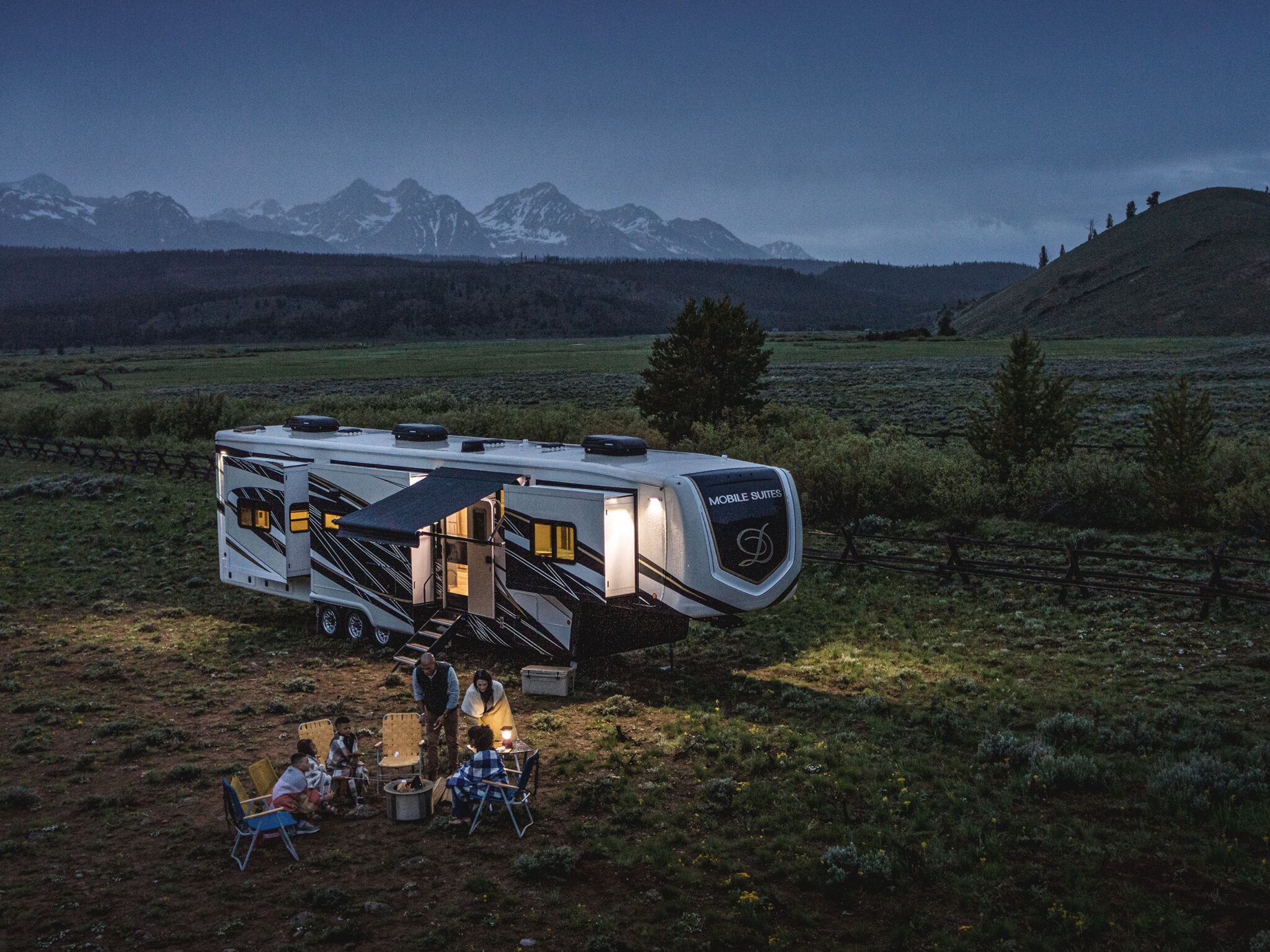 Luxury Fifth Wheels and Toy Haulers | DRV Luxury Suites